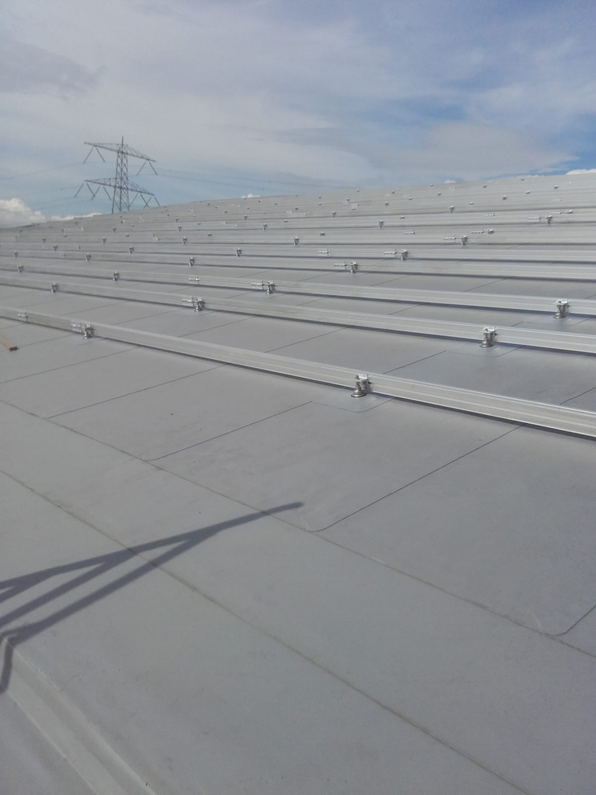 Zonnepanelen op schuin pvc dak | Dakankers | Project